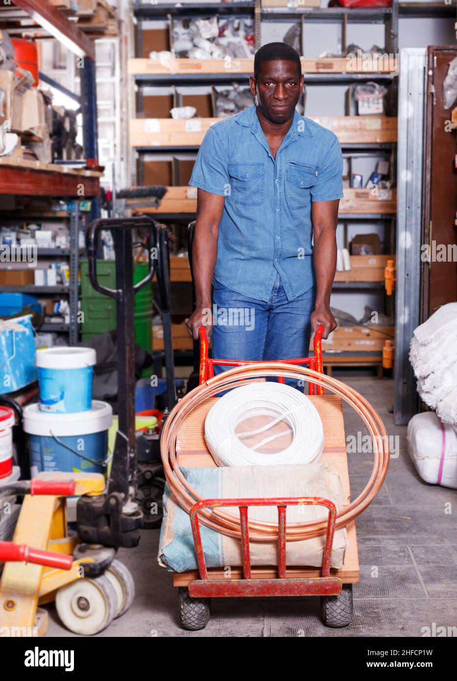 Man carrying construction supplies hi-res stock photography and images ...