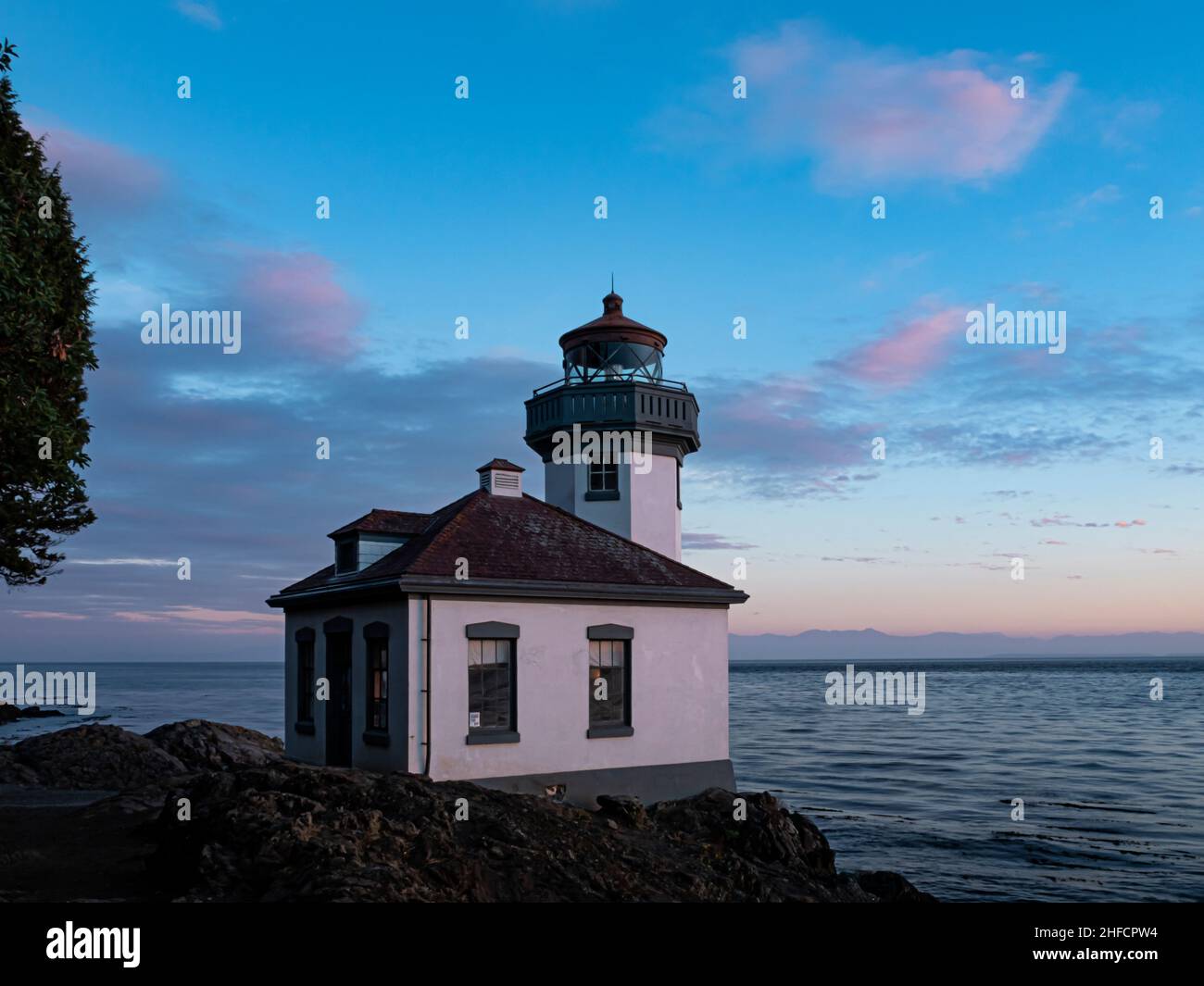 WA21121-00...WASHINGTON - Lime Kiln Lighthouse located on the shores of ...