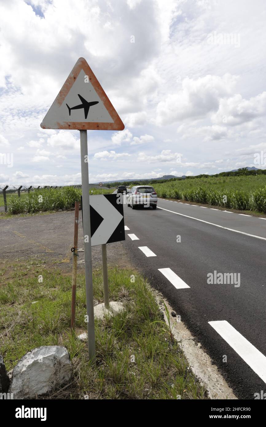 Warning sign. Highway code Low-flying aircraft or sudden aircraft noise ...