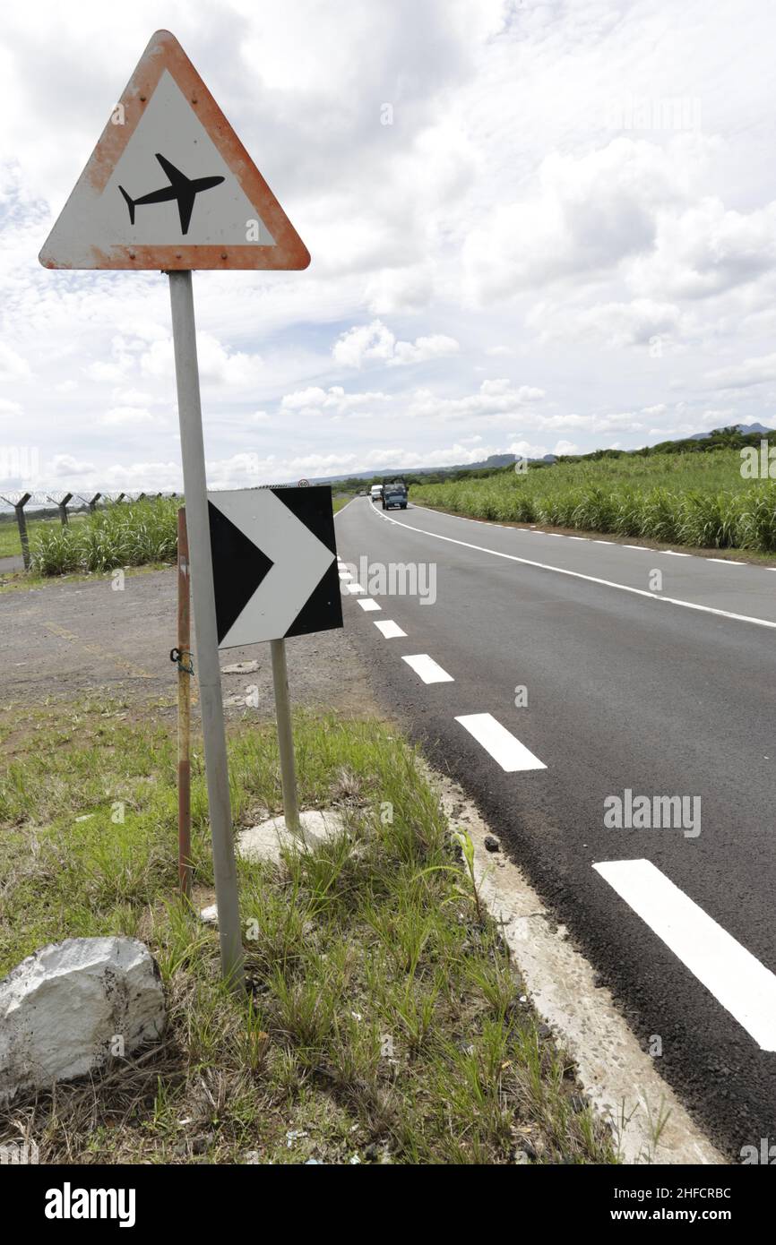 Warning sign. Highway code Low-flying aircraft or sudden aircraft noise ...