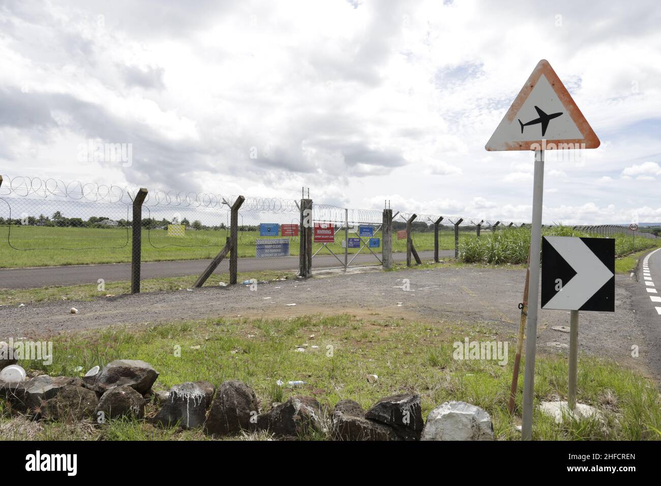 Warning sign. Highway code Low-flying aircraft or sudden aircraft noise ...