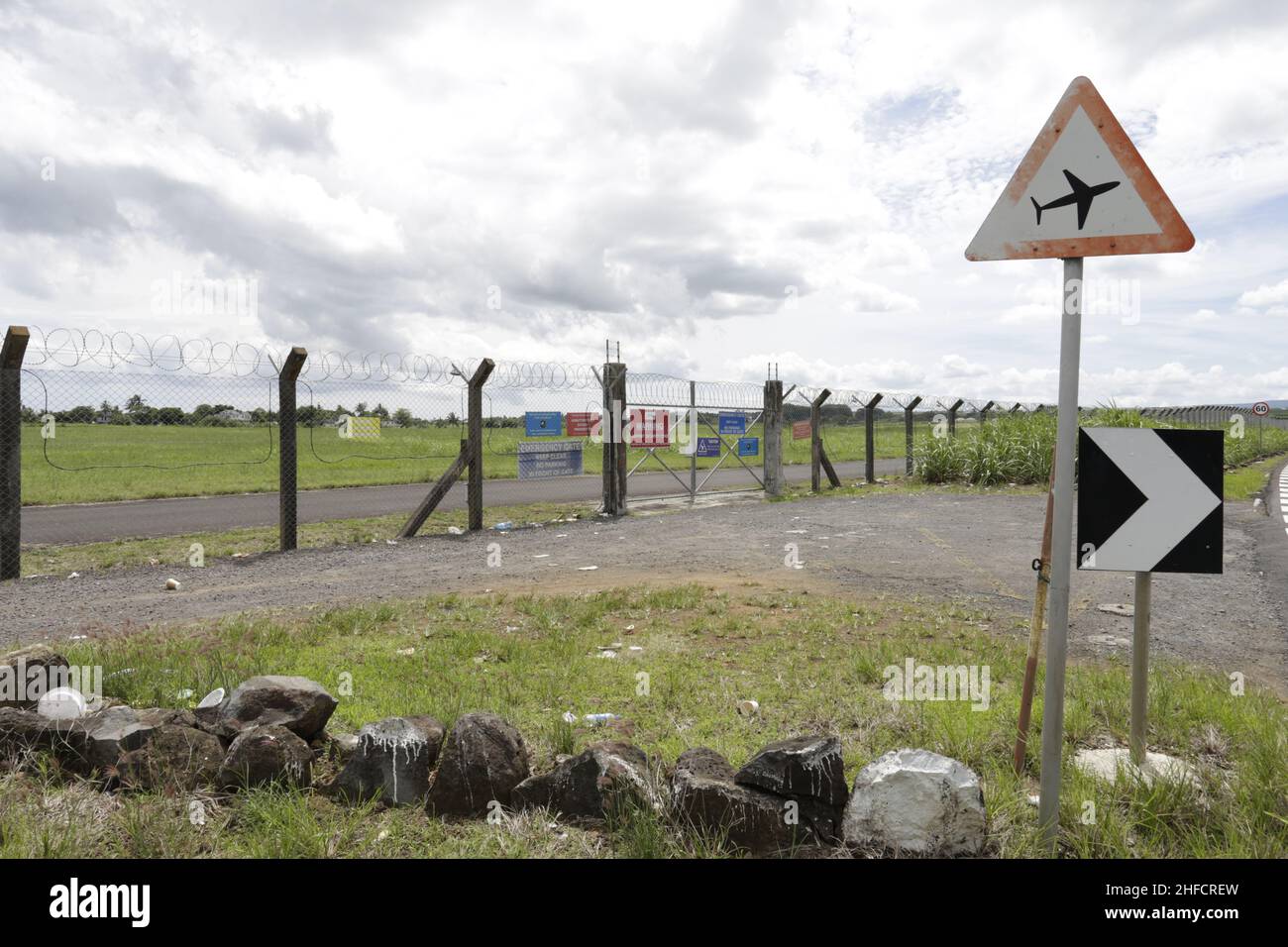 Warning sign. Highway code Low-flying aircraft or sudden aircraft noise ...