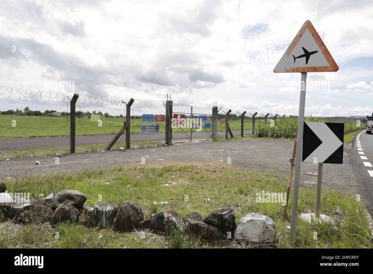 Warning sign. Highway code Low-flying aircraft or sudden aircraft noise ...