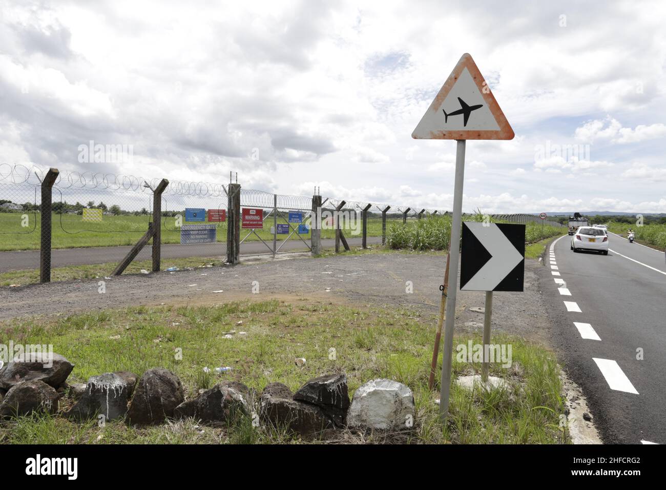 Warning sign. Highway code Low-flying aircraft or sudden aircraft noise ...