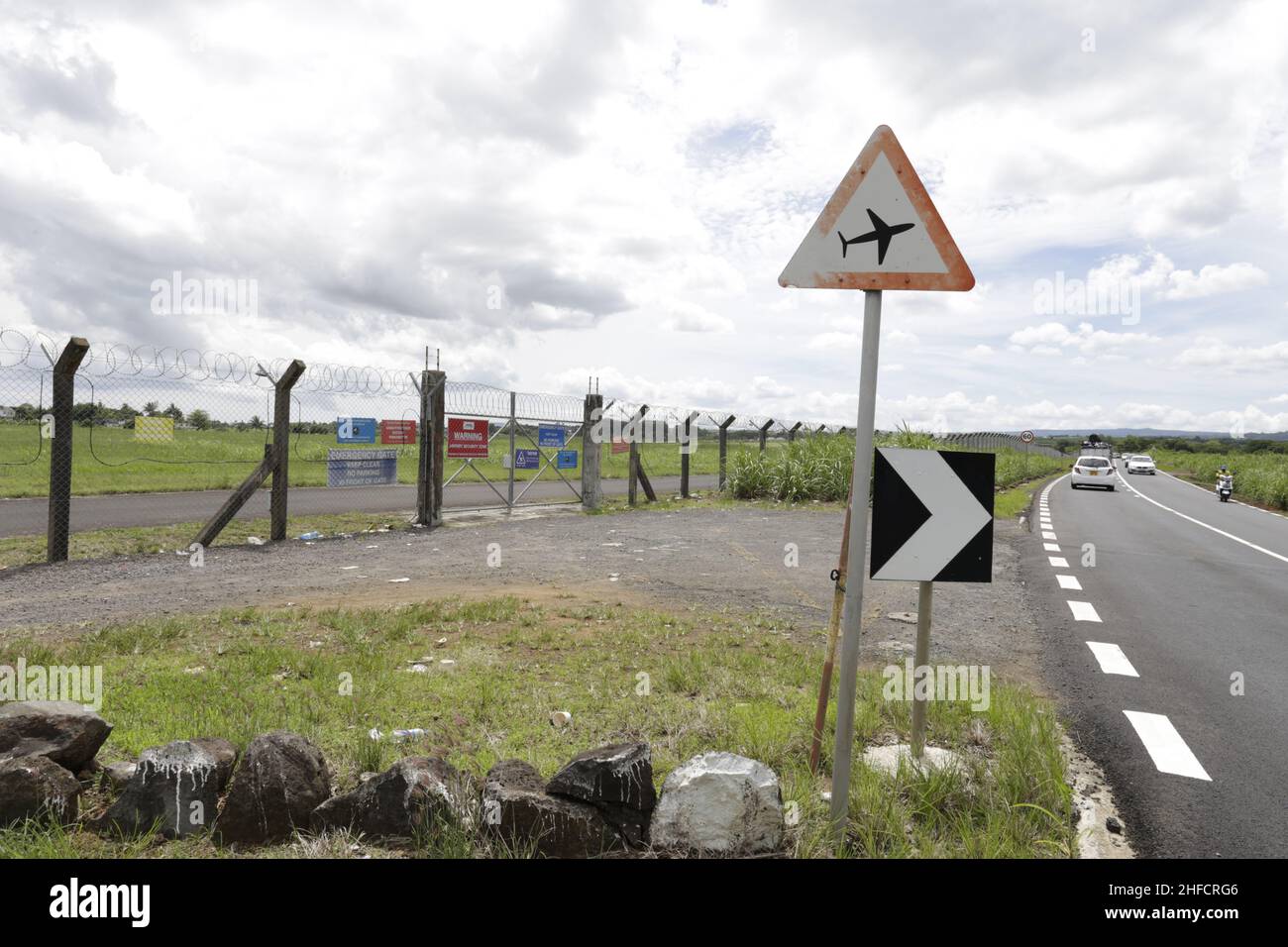 Warning sign. Highway code Low-flying aircraft or sudden aircraft noise ...