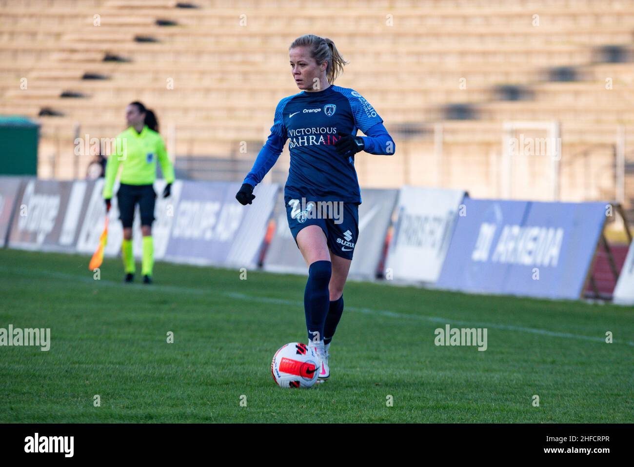 Julie Soyer of Paris FC controls the ball during the Women's French ...