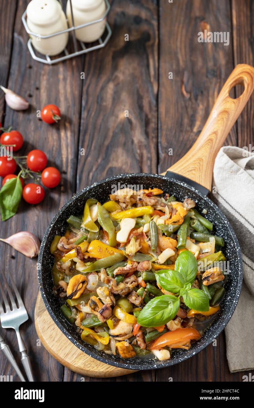 Curry udon hi-res stock photography and images - Alamy