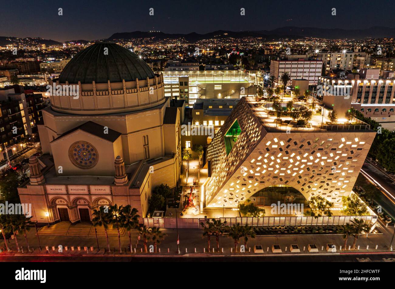 Construction of the new angular addition at the Wilshire Boulevard ...