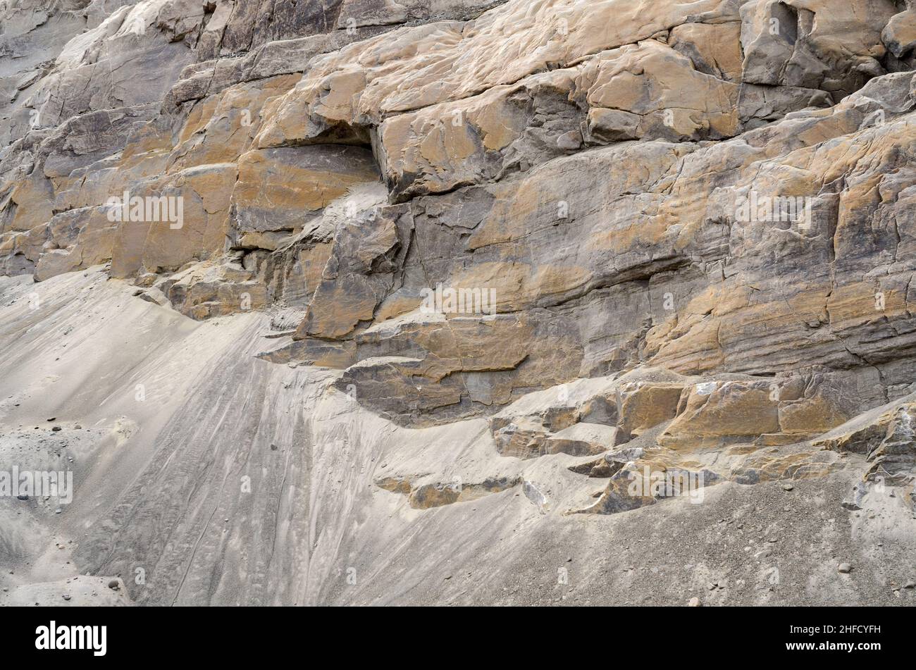 Layered rock face Stock Photo - Alamy