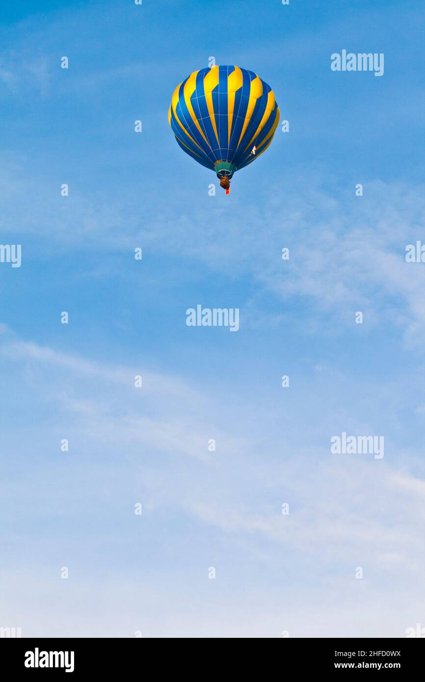 Moving hot air balloon hi-res stock photography and images - Alamy