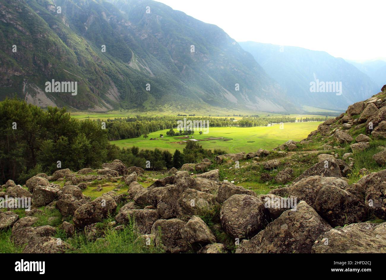 Large stones in the river hi-res stock photography and images - Alamy
