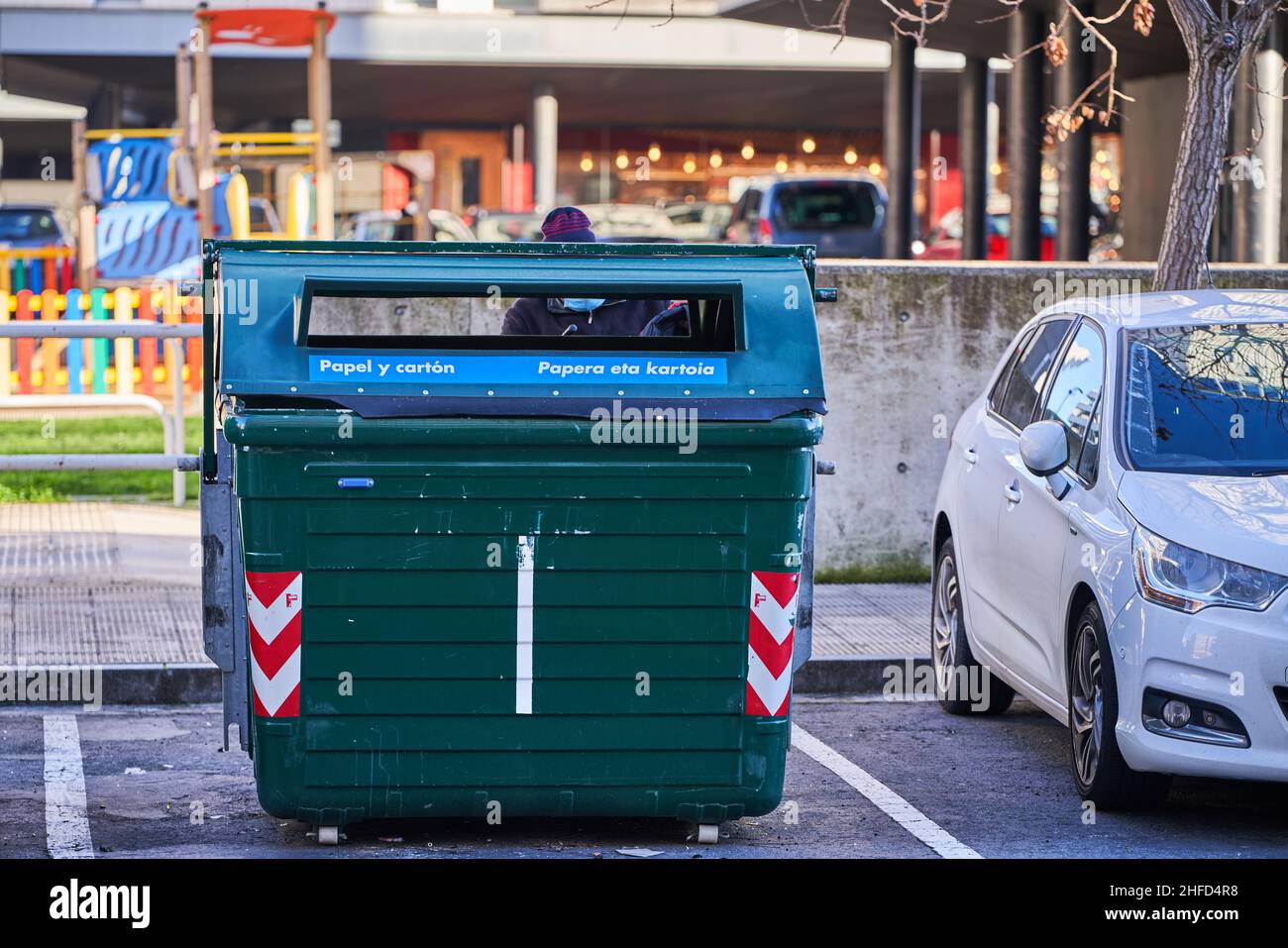 Homeless trash bin hi-res stock photography and images - Alamy