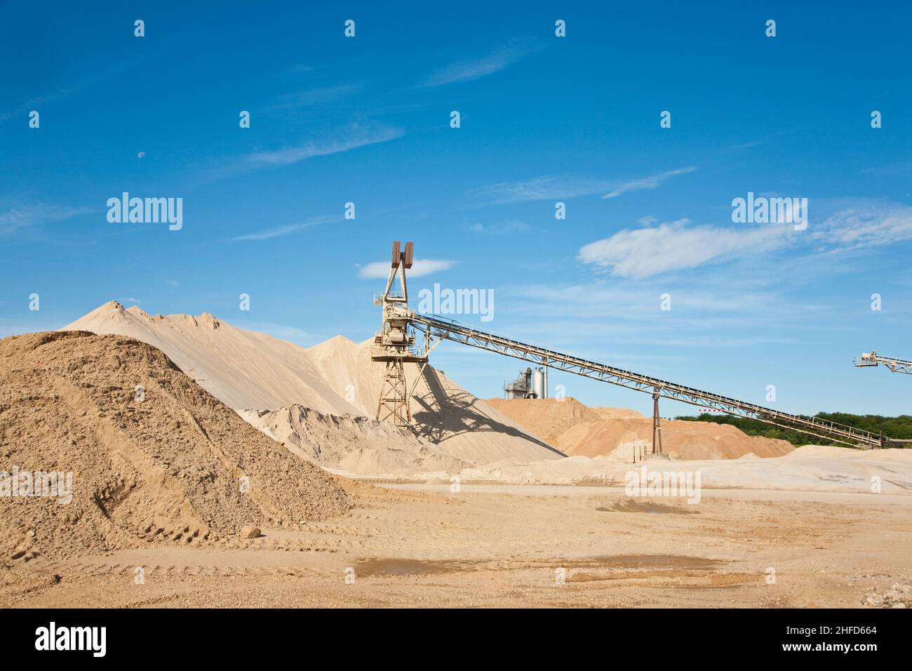 Conveyor on site at gravel pit hill Stock Photo - Alamy