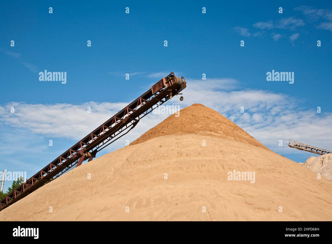 Conveyor on site at gravel pit hill Stock Photo - Alamy