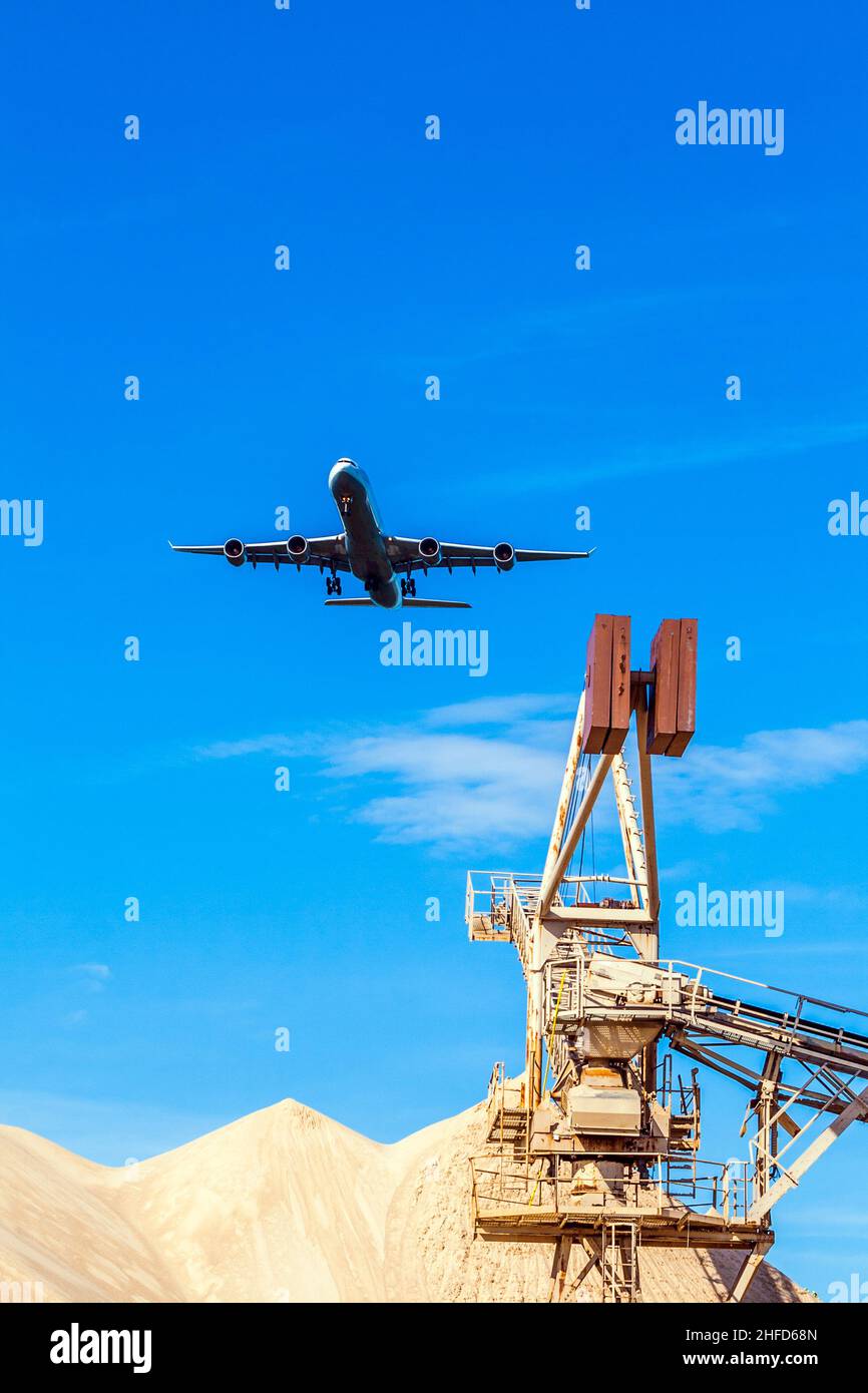 aircraft in landing approach Stock Photo - Alamy