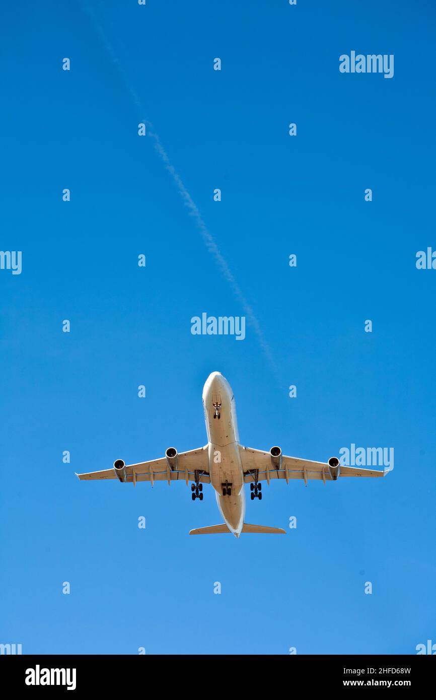 aircraft in landing approach Stock Photo - Alamy