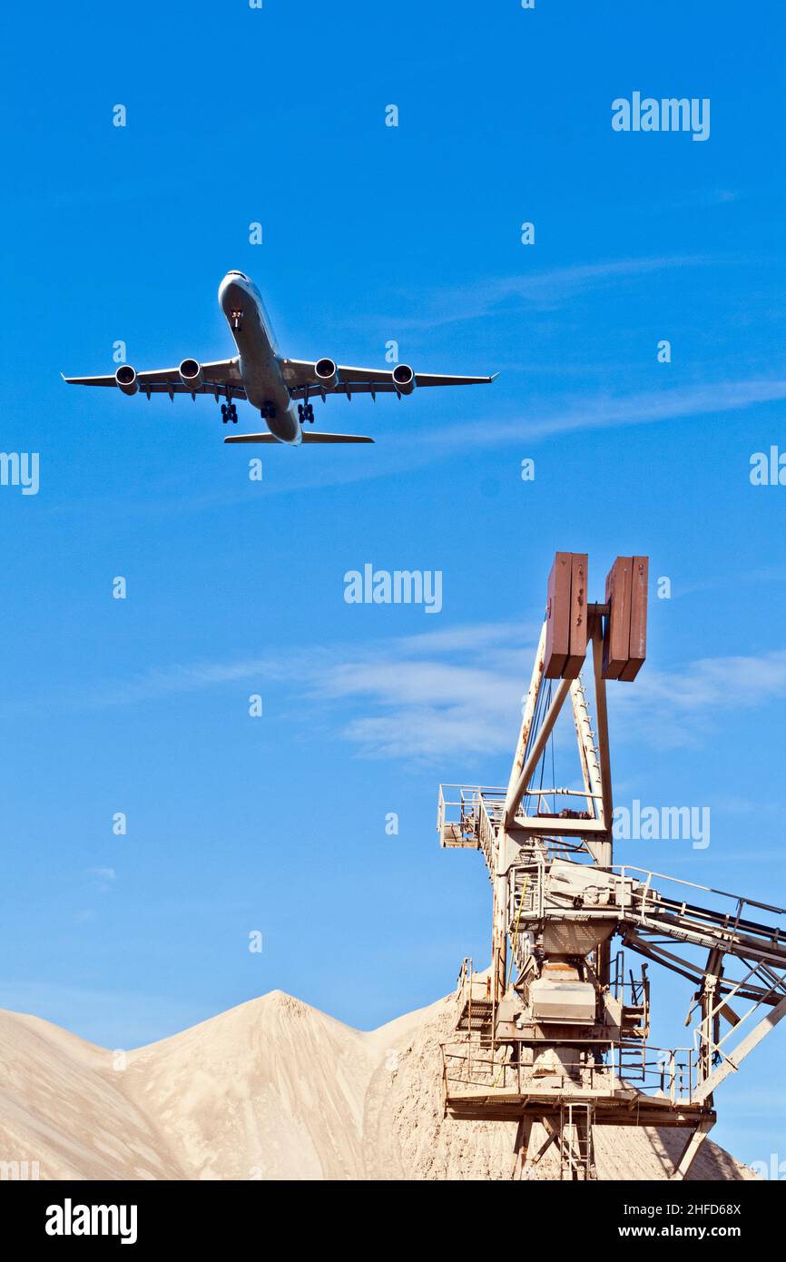 aircraft in landing approach Stock Photo - Alamy