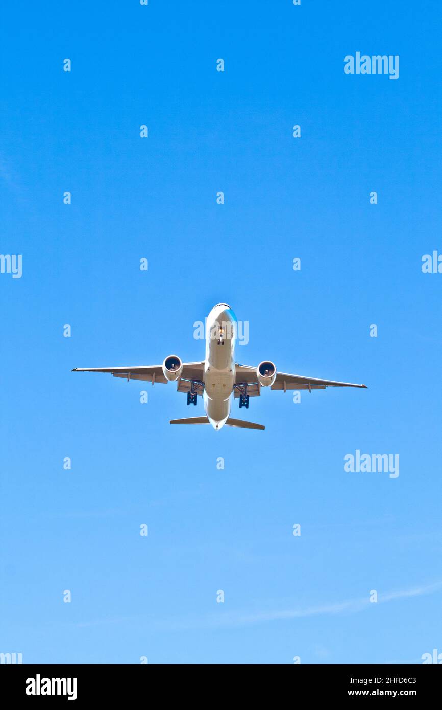aircraft in landing approach Stock Photo - Alamy