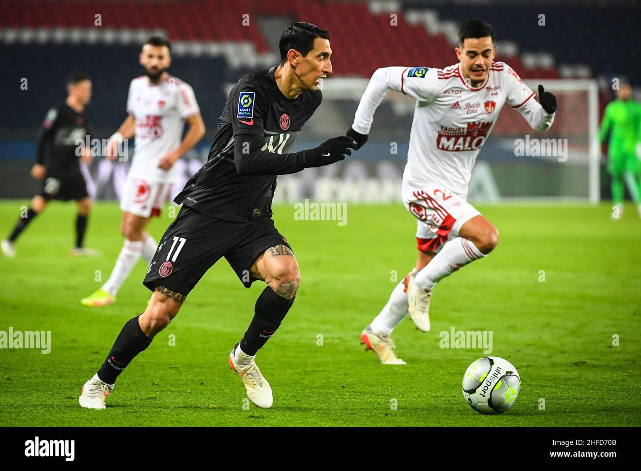 Angel DI MARIA of PSG and Romain FAIVRE of Brest during the French ...