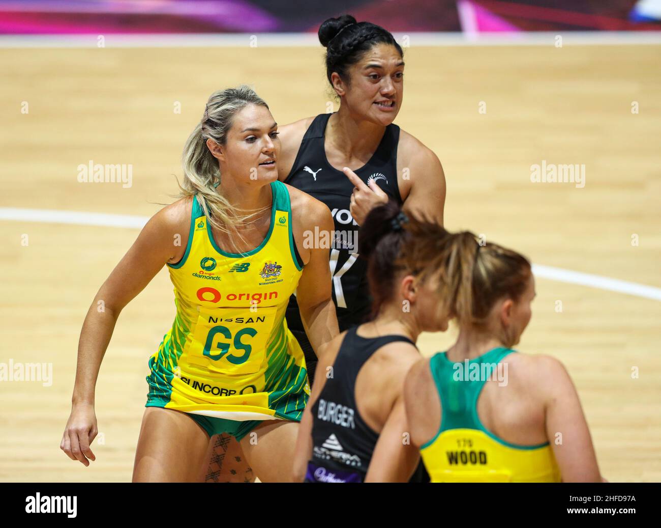 Australia's Gretel Bueta (left) and New Zealand's Sulu Fitzpatrick ...