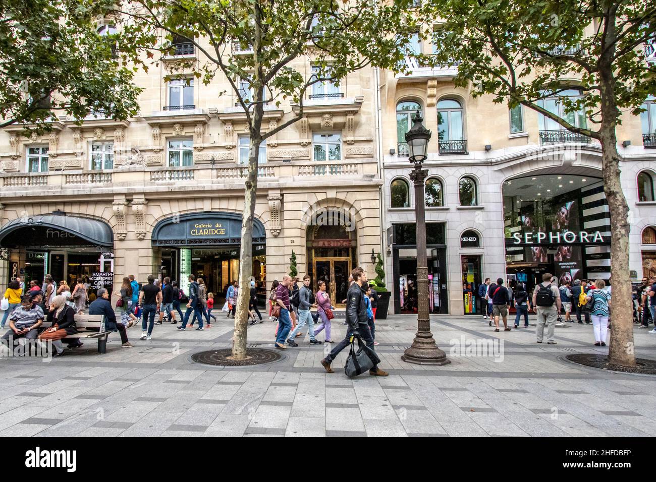 Street life Paris France Stock Photo - Alamy