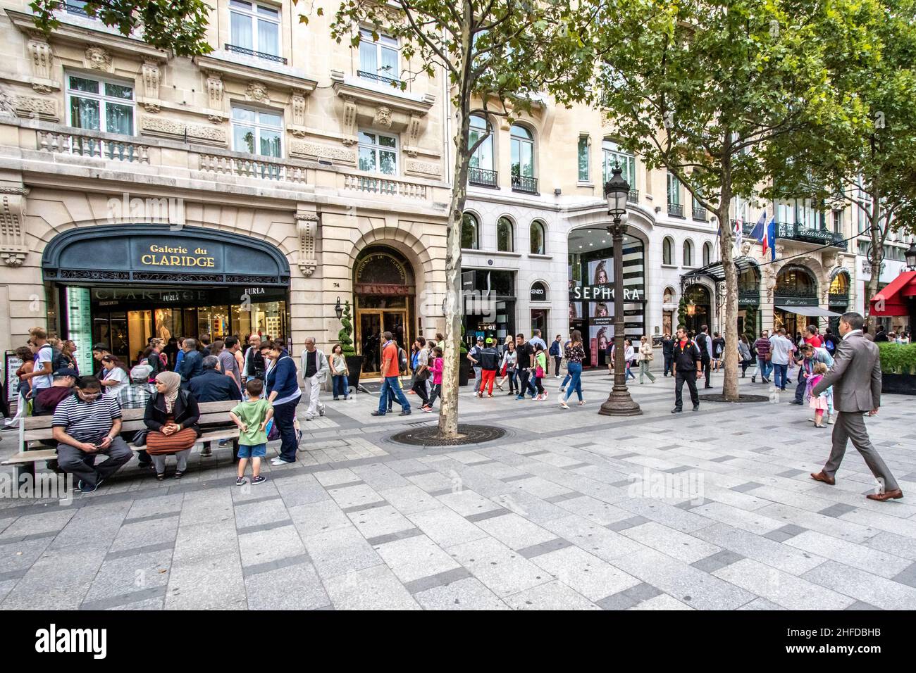 Street life Paris France Stock Photo - Alamy