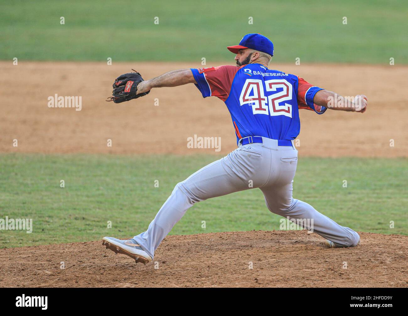 MAZATLAN, MEXICO - FEBRUARY 02: Joe Van Meter starting pitcher of Las ...