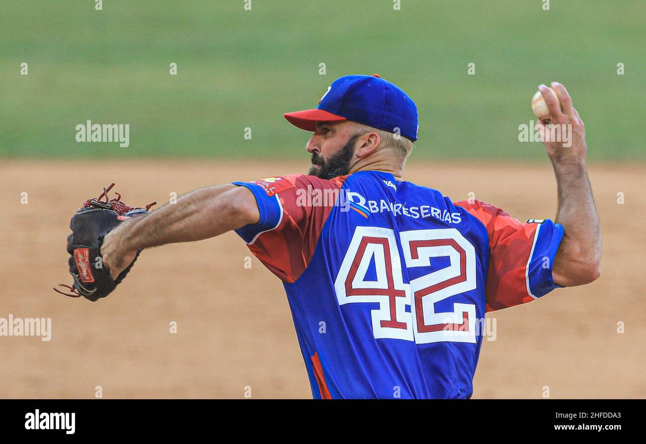 MAZATLAN, MEXICO - FEBRUARY 02: Joe Van Meter starting pitcher of Las ...