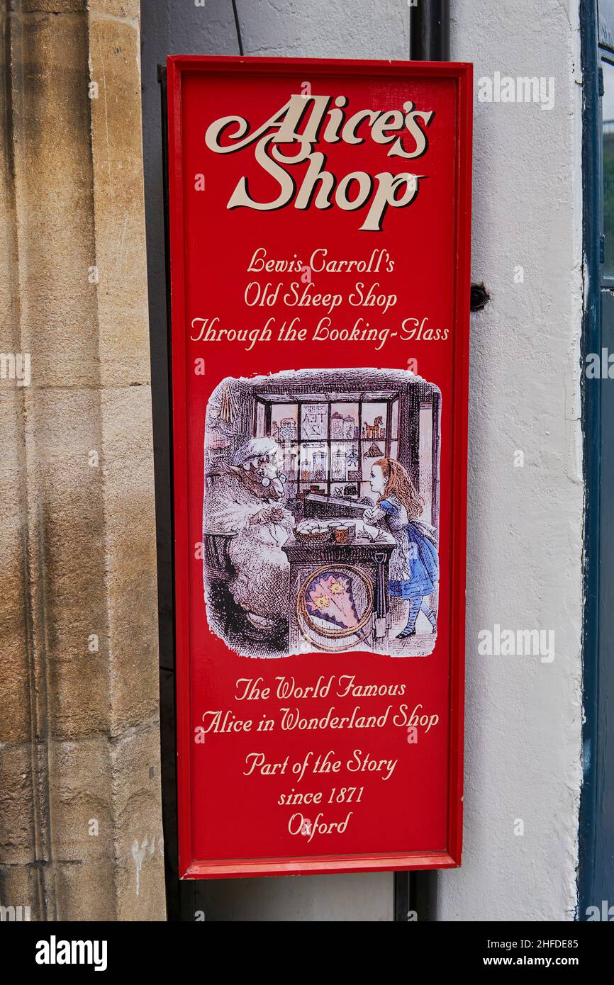 Book shop signs hi-res stock photography and images - Alamy