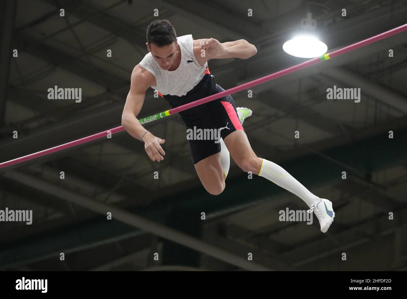 KC Lightfoot wins the elite men's competition at 19-4 3/4 (5.91m ...