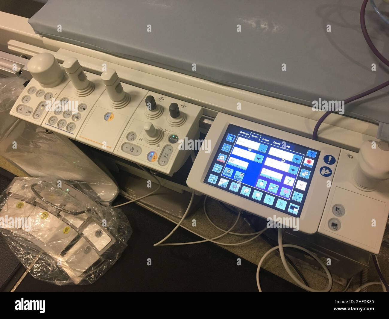 Cardiac lab hi-res stock photography and images - Alamy