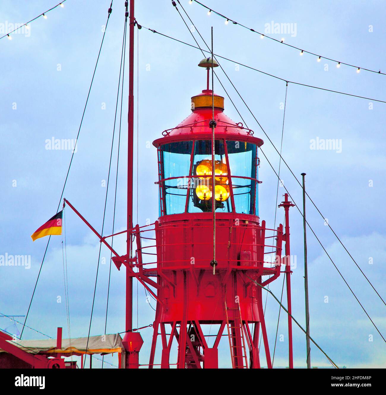 Ship control tower antenna hi-res stock photography and images - Alamy