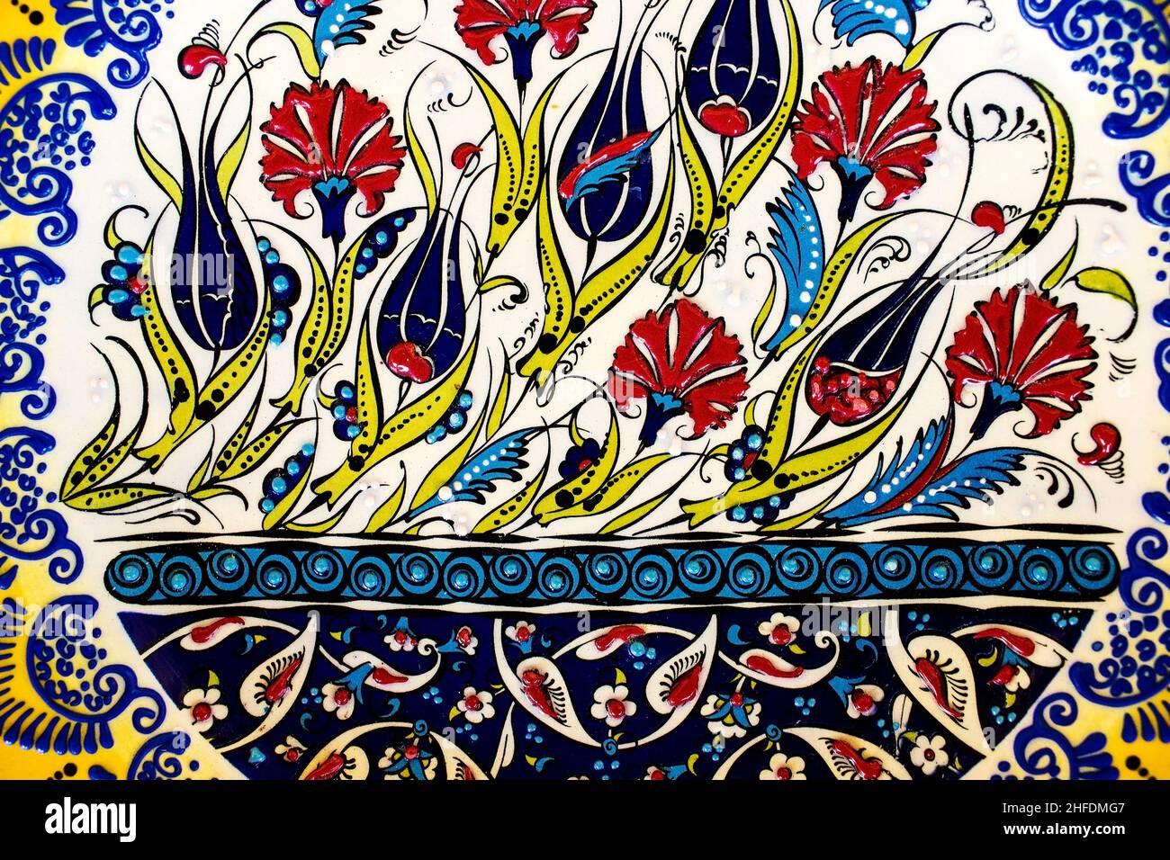 Traditional ottoman patterns on the porcelain surface. Traditional ...