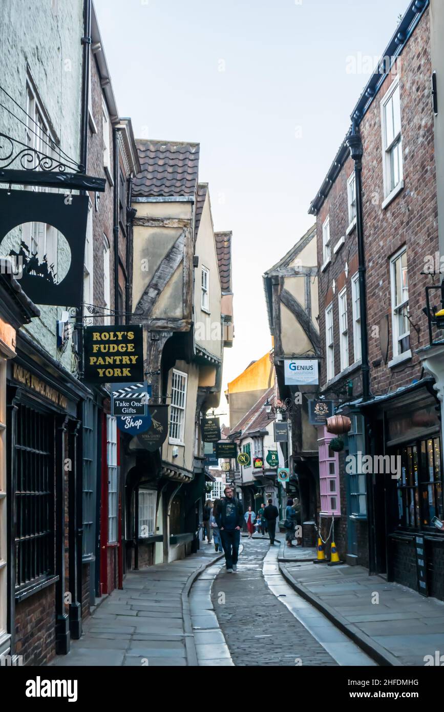 Shambles ancient medieval street hi-res stock photography and images ...