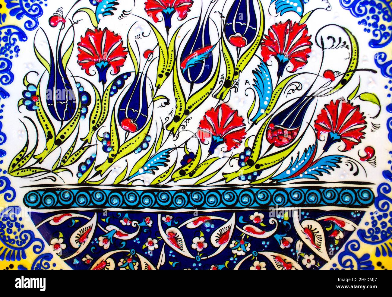 Traditional ottoman patterns on the porcelain surface. Traditional ...