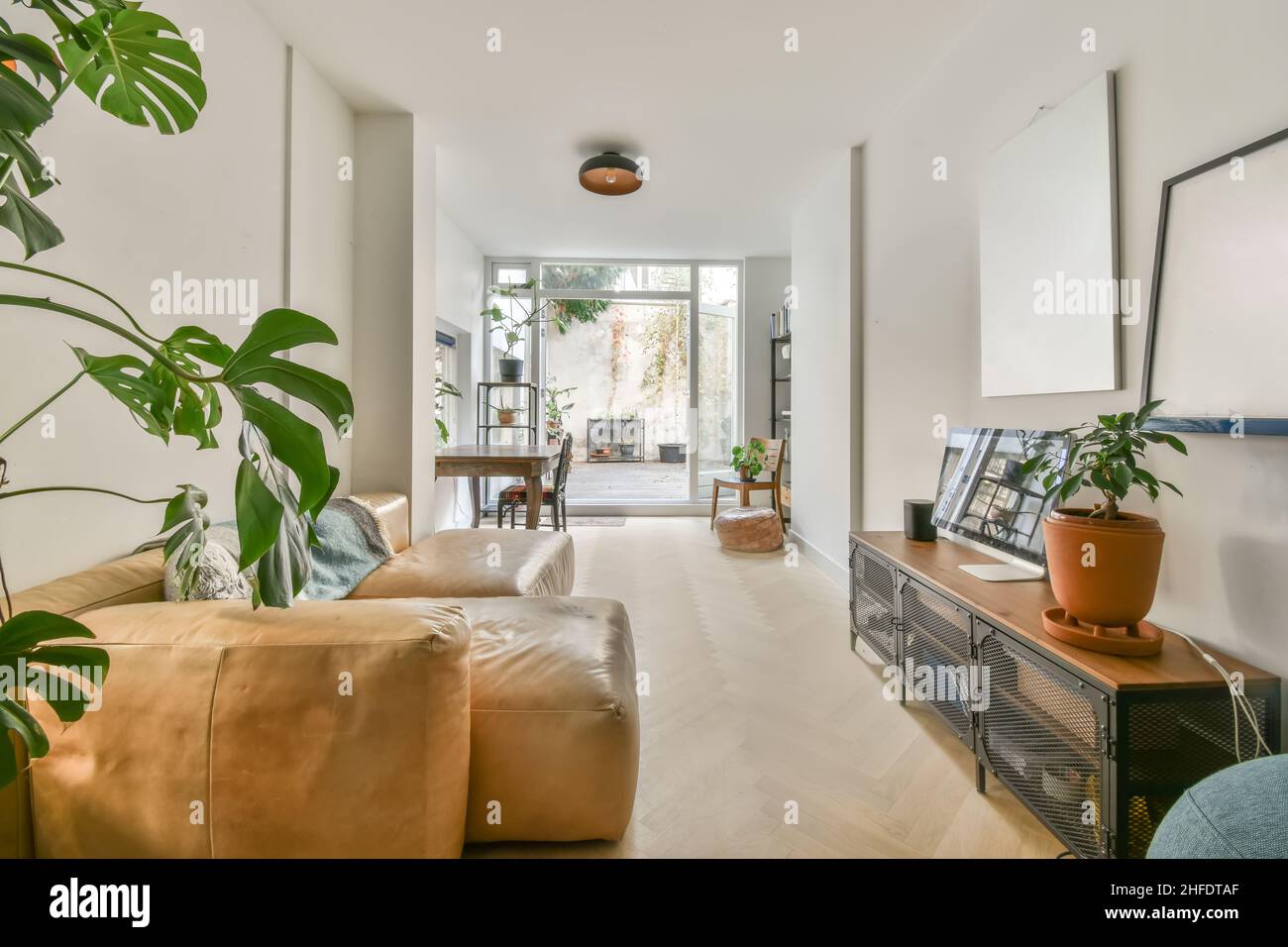 Interior of a beautiful living room. Modern and luxury house design ...