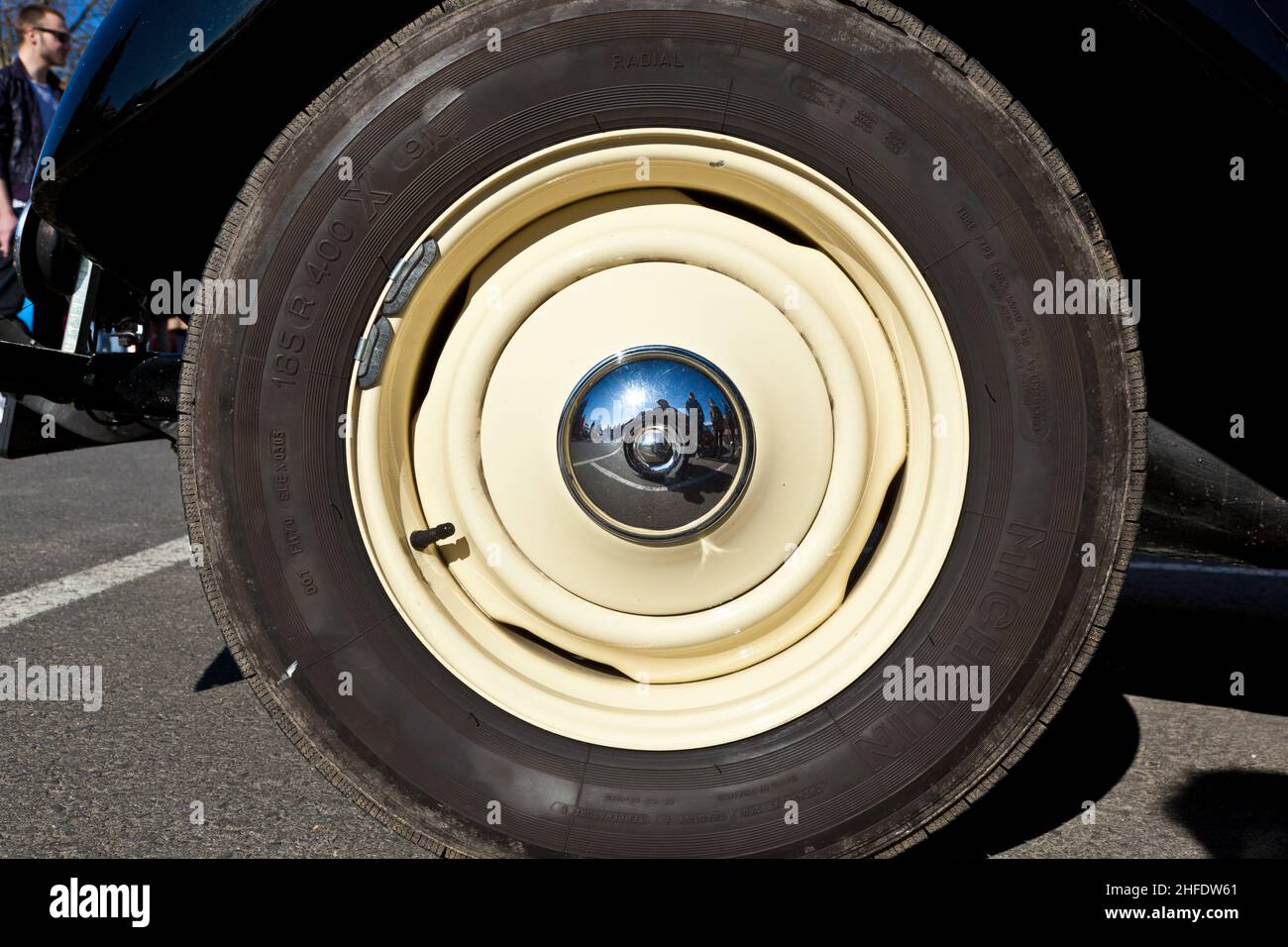 wheel of an oldtimer car Stock Photo - Alamy