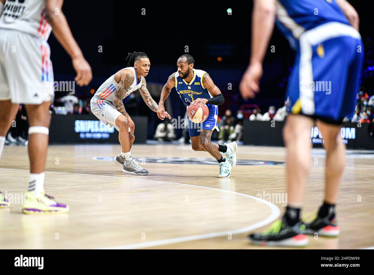Will Cummings (right) of Metropolitans 92 and Kyle Allman Jr. of Paris ...