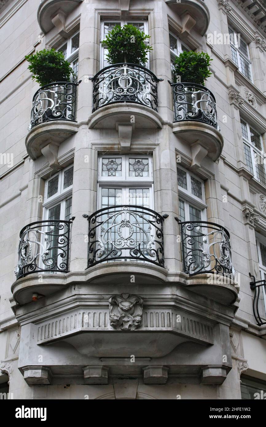 Juliet balcony railing hi-res stock photography and images - Alamy