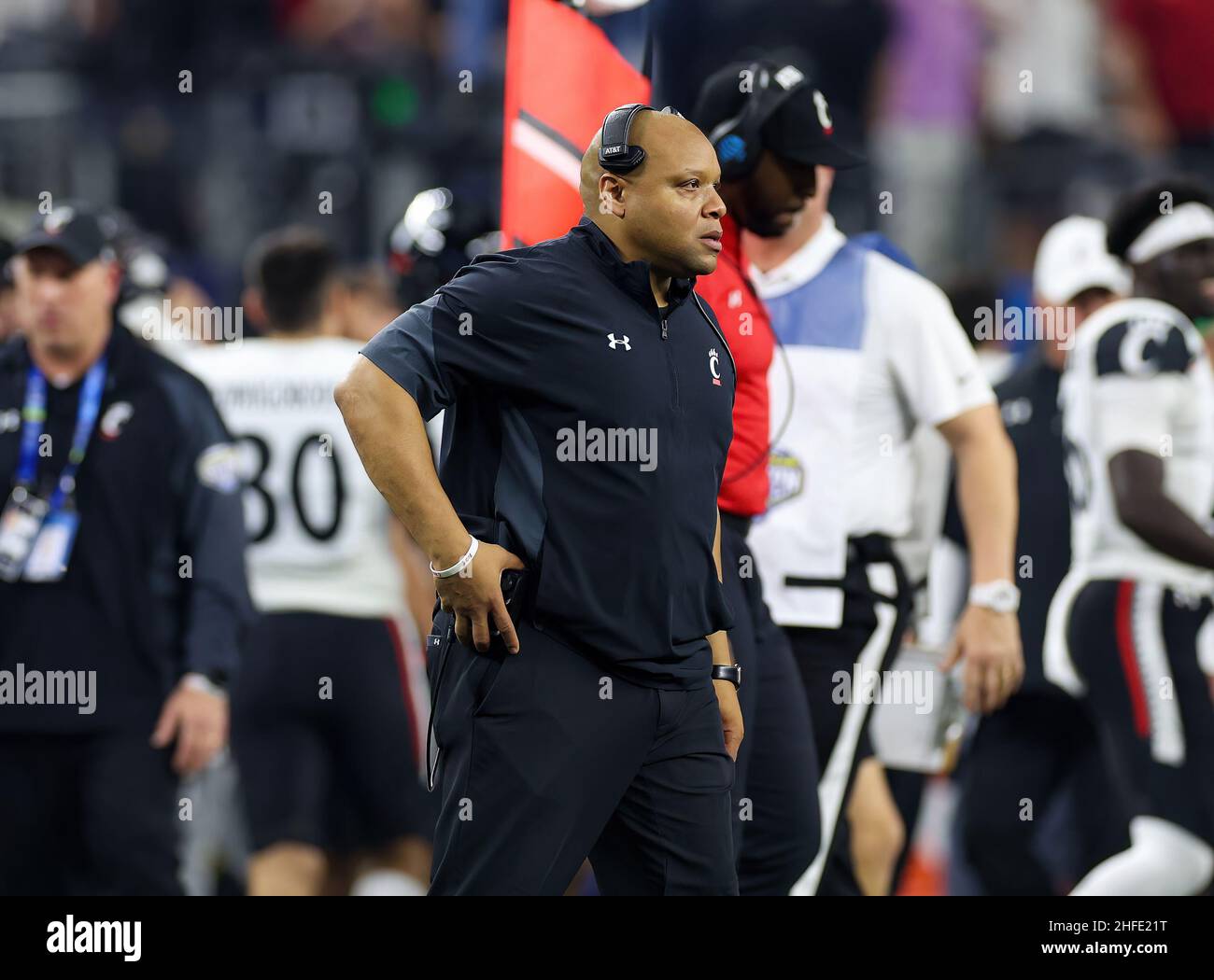 Arlington, TX, USA. 31st Dec, 2021. Cincinnati assistant coach Perry ...