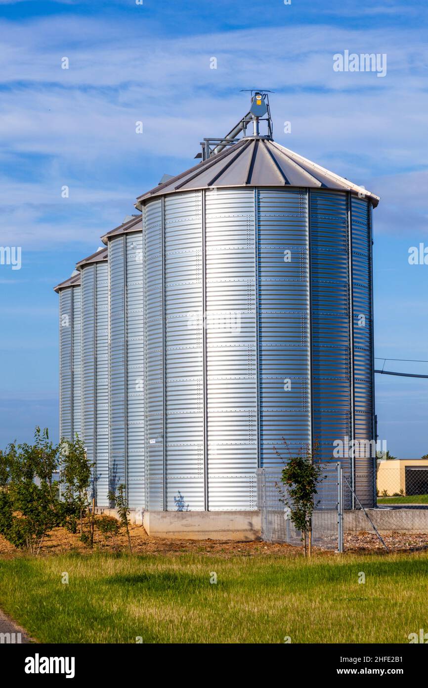 Four silver silos in hi-res stock photography and images - Alamy