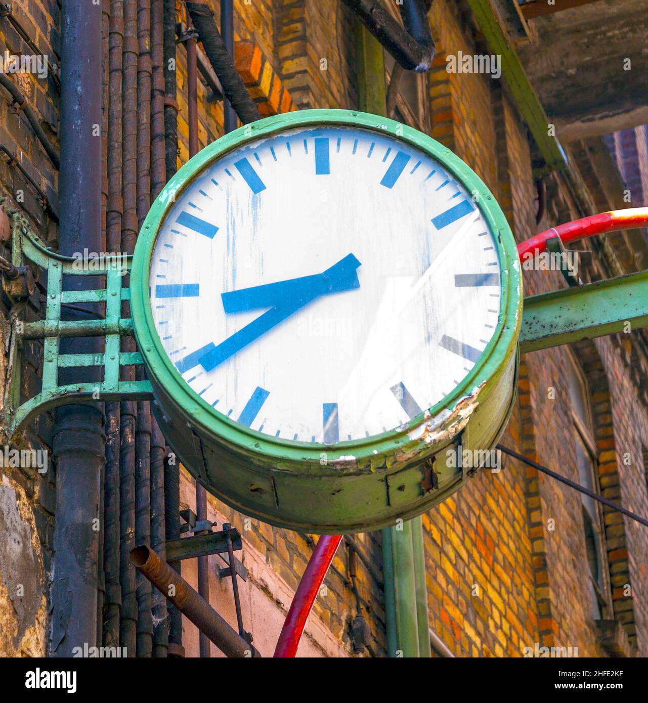 Factory wall clock hi-res stock photography and images - Alamy