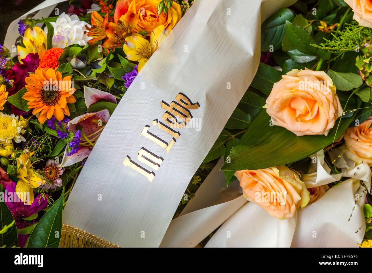 flowers at the grave with sentence in love Stock Photo - Alamy