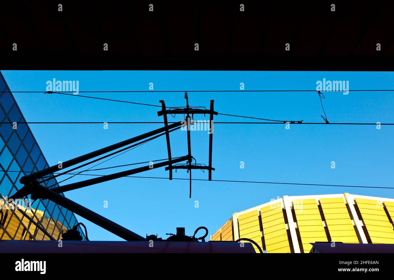 Catenary support mast hi-res stock photography and images - Alamy