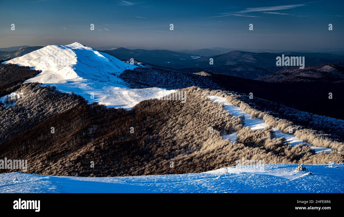Winter mountain landscape. Mount Smerek, Polonina Wetlinska, Bieszczady ...
