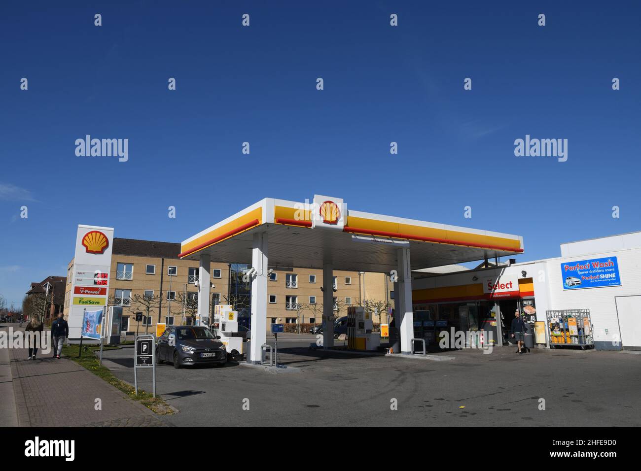 Sheel gas station hi-res stock photography and images - Alamy