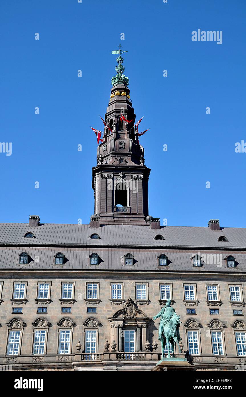 Danish parliment building hi-res stock photography and images - Alamy