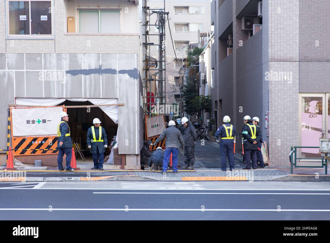 Japanese construction workers hi-res stock photography and images - Alamy