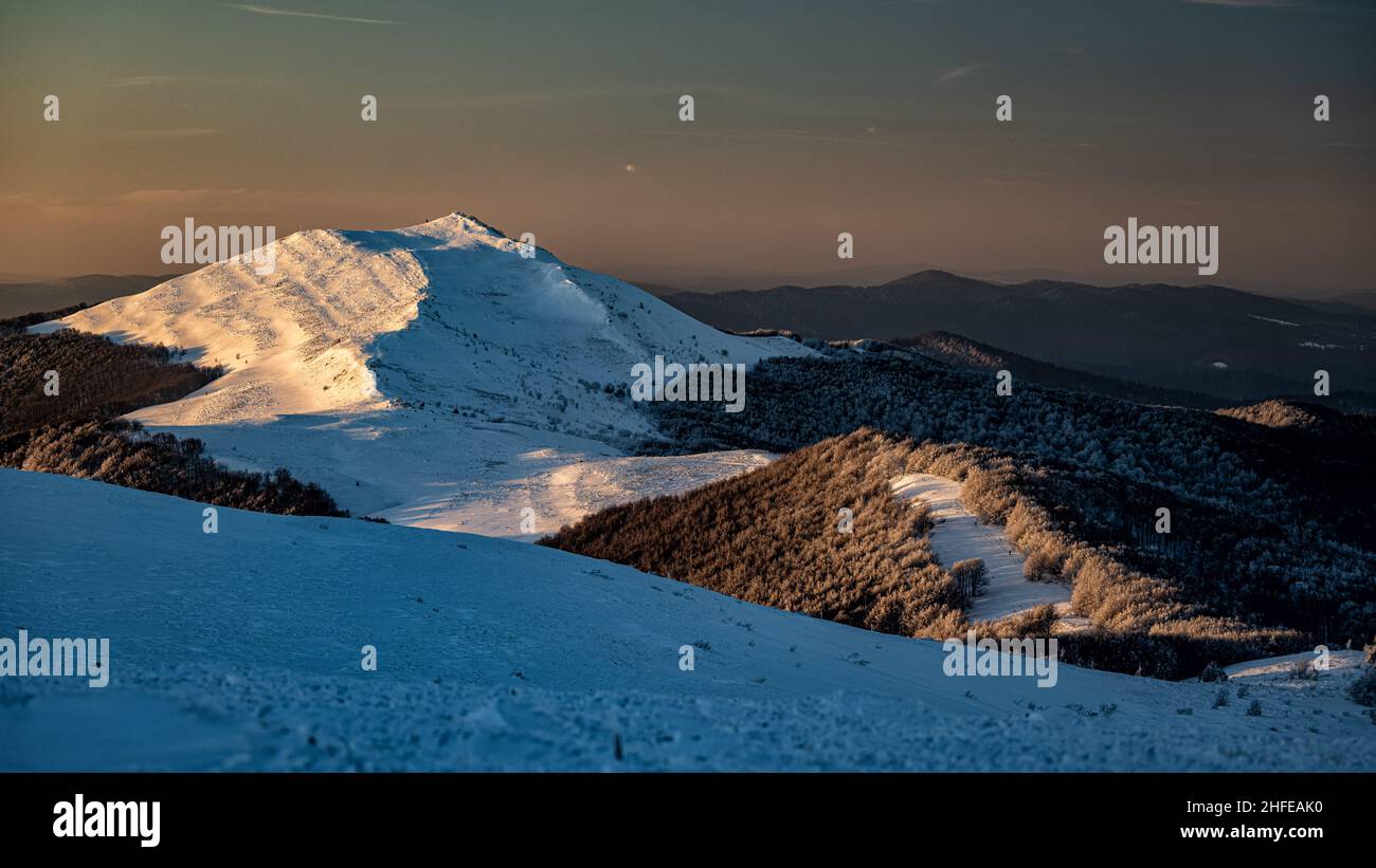 Winter mountain landscape. Mount Smerek, Polonina Wetlinska, Bieszczady ...