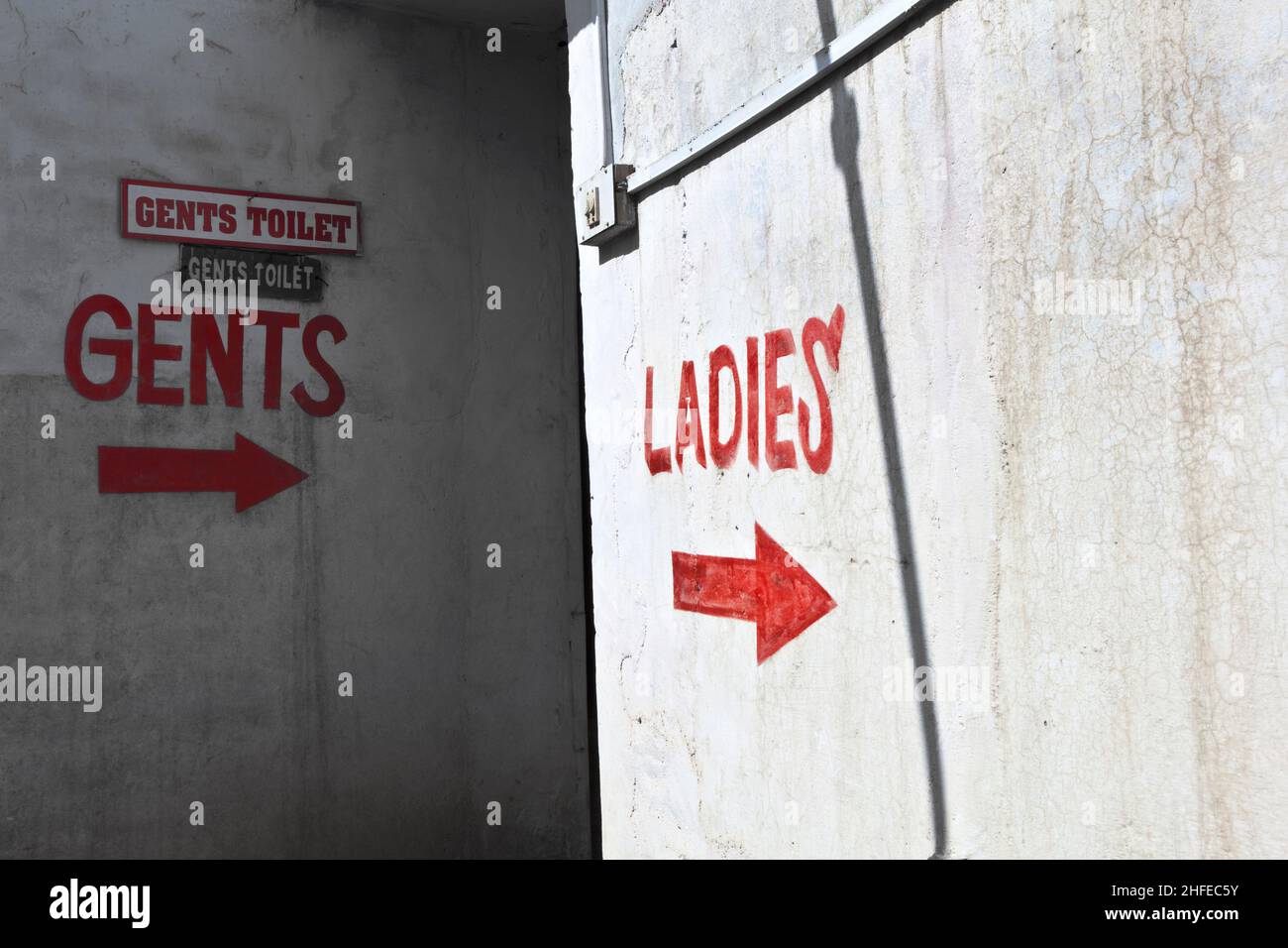 Toilet sign india hi-res stock photography and images - Alamy